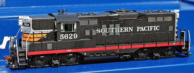 North American Model Rail Roading: Athearn Genesis GP9 pre-production model