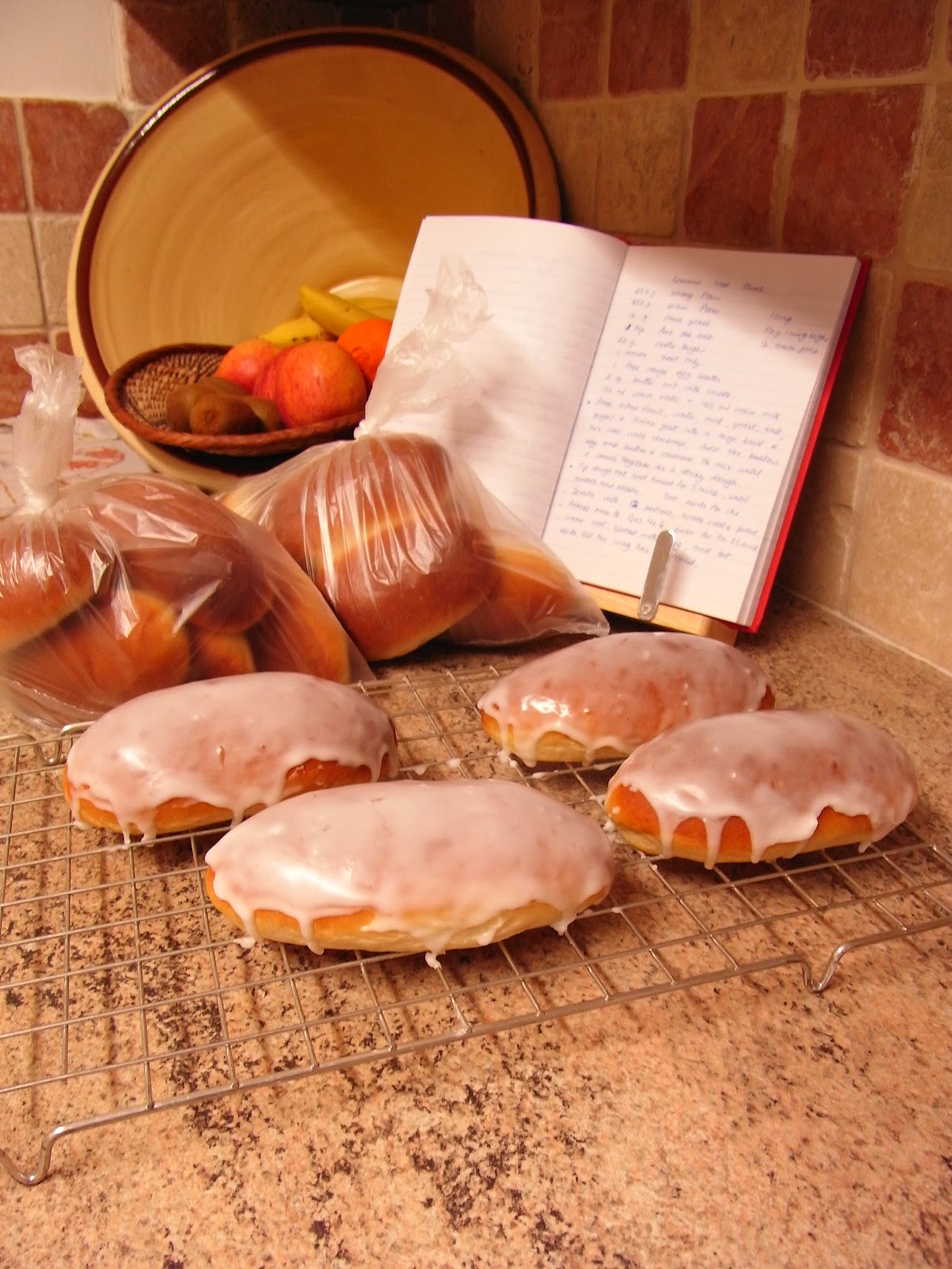 Stasher: Iced Lemon Buns