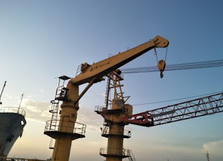 Apa arti LIFTING GEAR - Kamus Pelaut