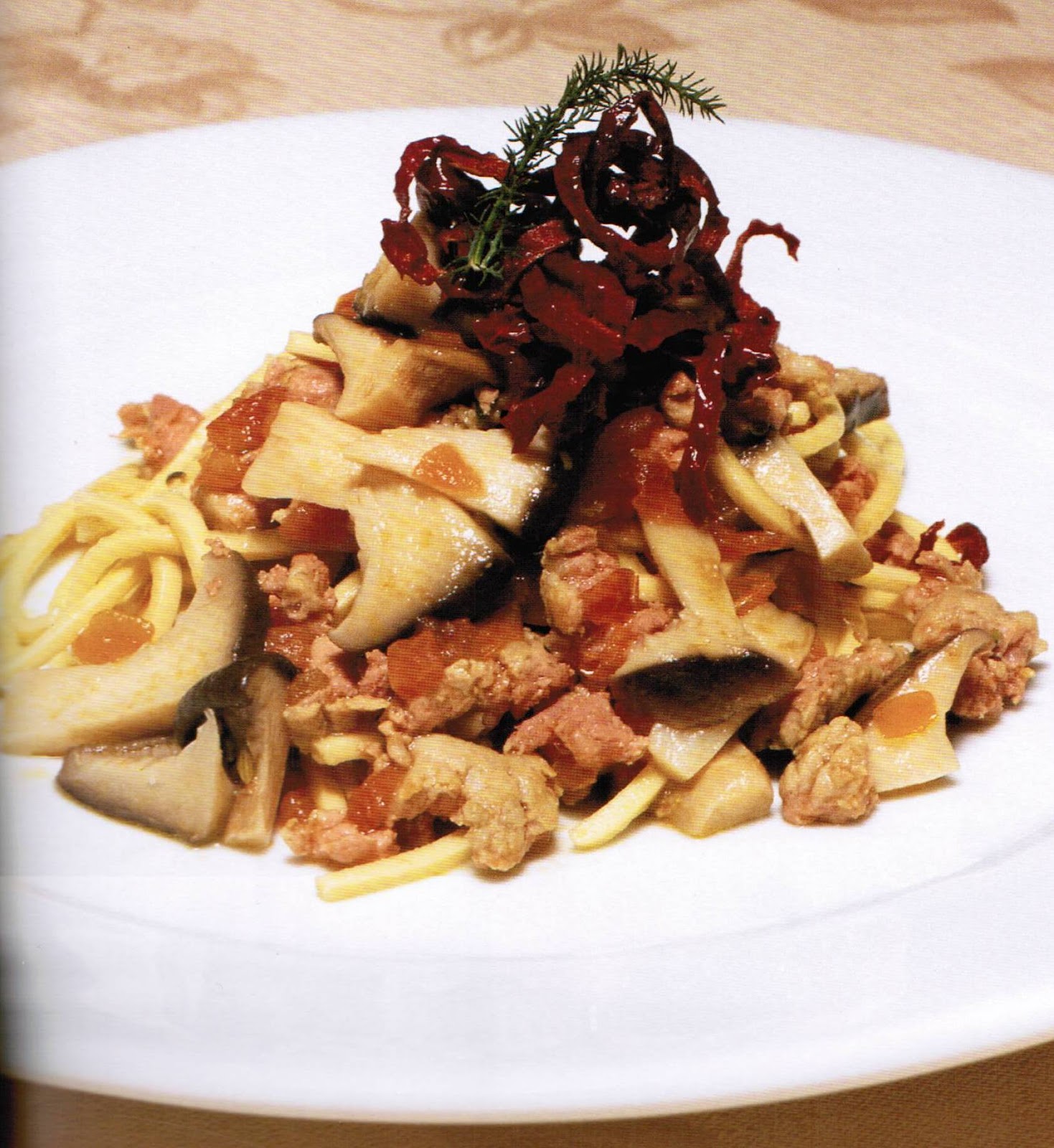 Cucina Lucana: Strascinati con salsiccia fresca, croccante di peperone ...