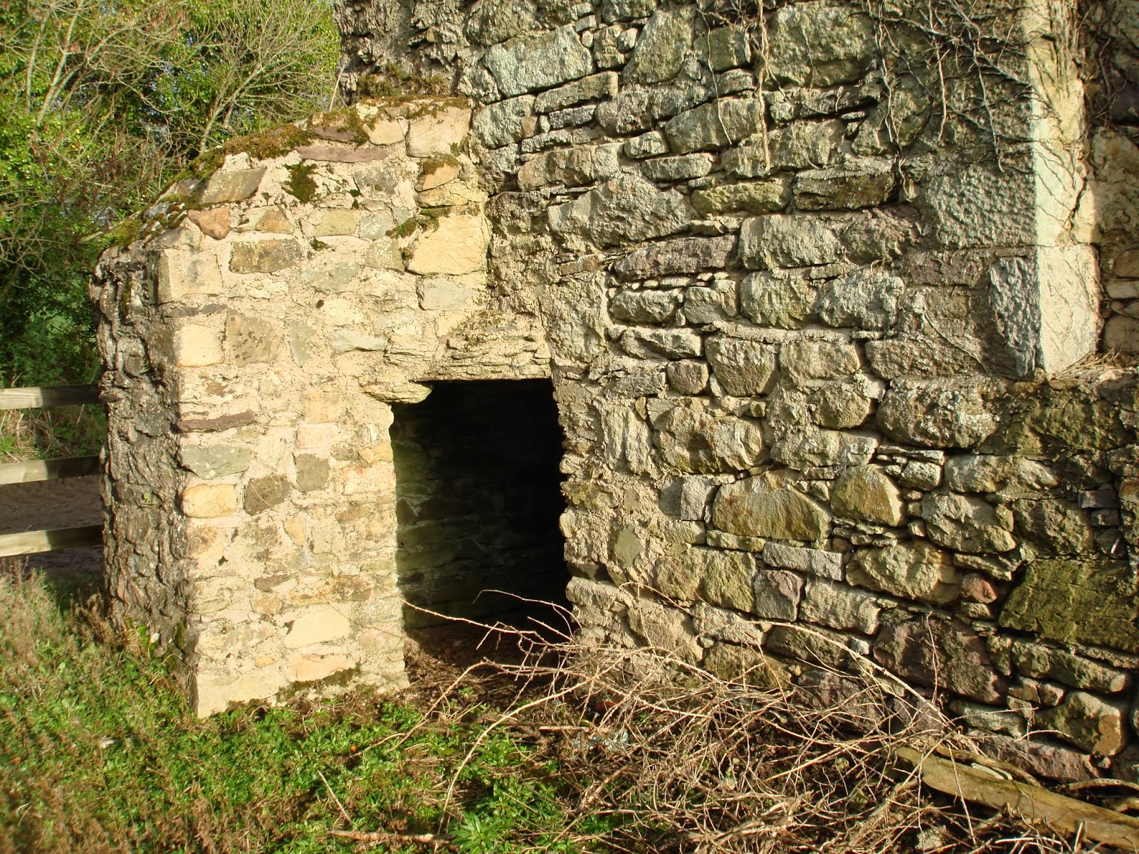 Medieval News: Anchorites at churches and elsewhere