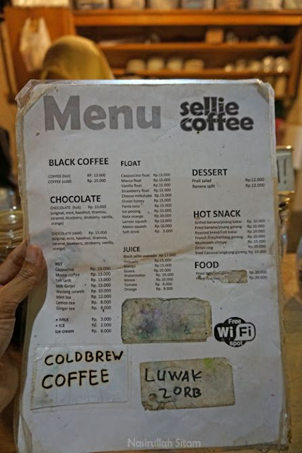 Cahaya Temaram di Sudut Kedai Sellie Coffee - Nasirullah Sitam