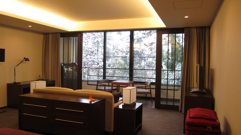 Tokyo Blond: Cocktails? Hand Me My Robe - Hakone Part 1