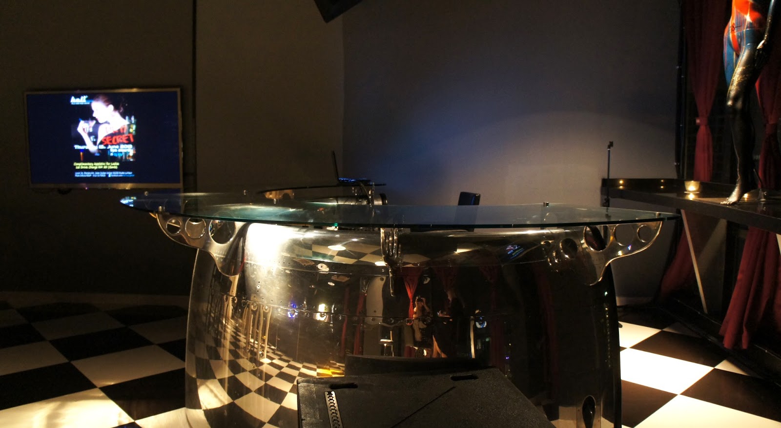 Waiii Sek Meowsss: Heli Lounge Bar @ Menara KH