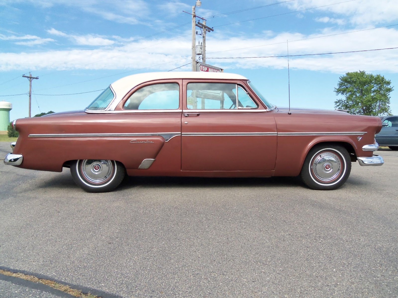 10k: 1954 Ford Customline Tudor Sedan - DailyTurismo