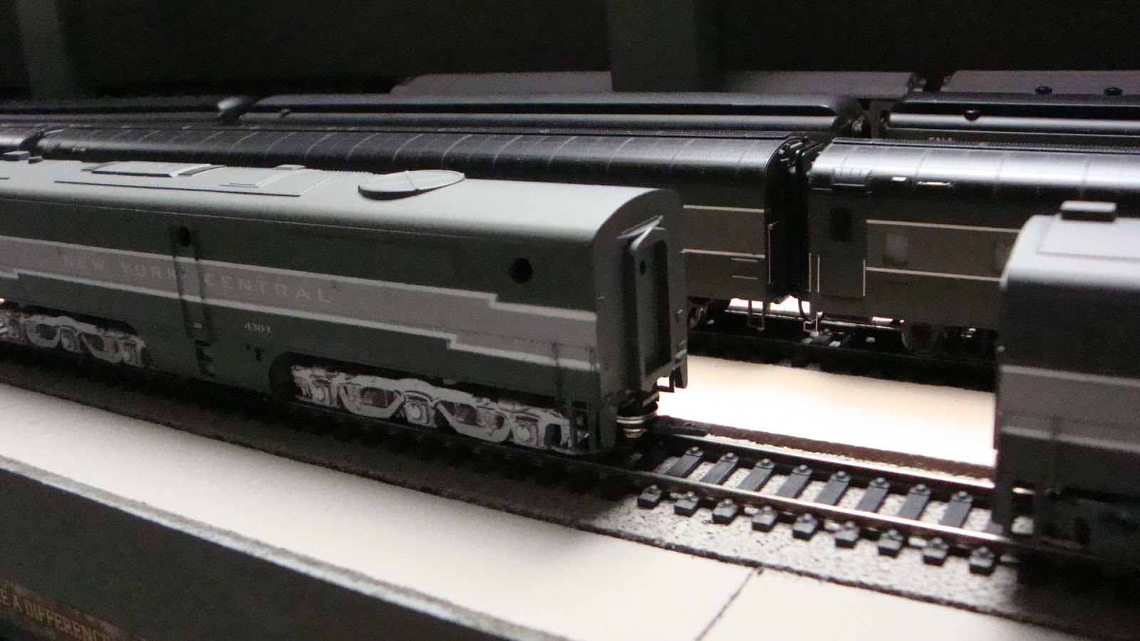 New York Central Train Layout: Draw Bars For Close Coupling and Coupler ...