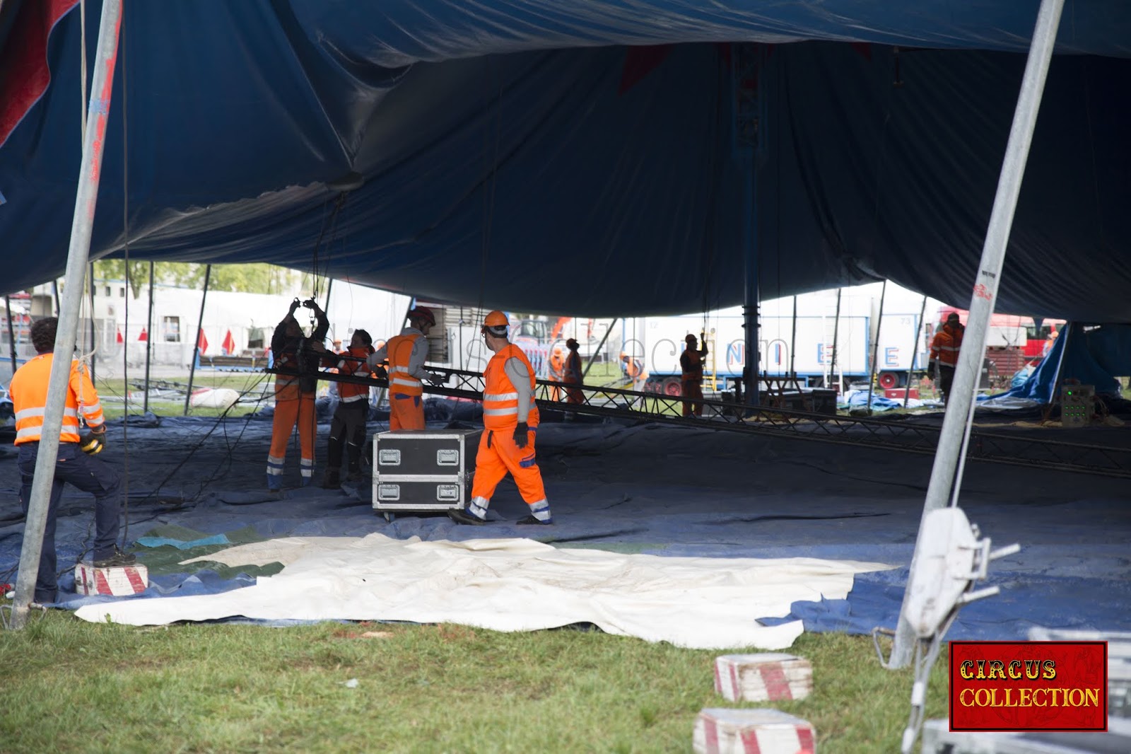 Circus -Collection: Cirque Knie 2018, montage des gradins et de l ...