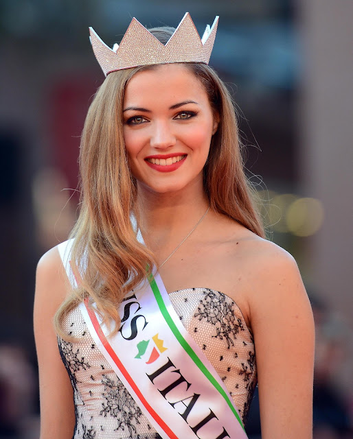 Daftar Top 10 Model Wanita Artis Italia TerCantik 2019 - Merk yg Bagus