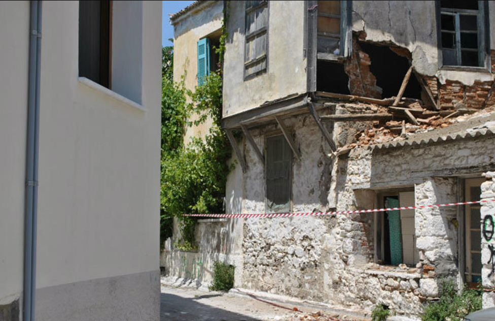 ΔΕΙΤΕ ΦΩΤΟΓΡΑΦΙΕΣ ΑΠΟ ΤΗΝ ΛΗΜΝΟ... ΖΗΜΙΕΣ ΣΕ ΠΑΛΙΑ ΣΠΙΤΙΑ ΚΑΙ ...
