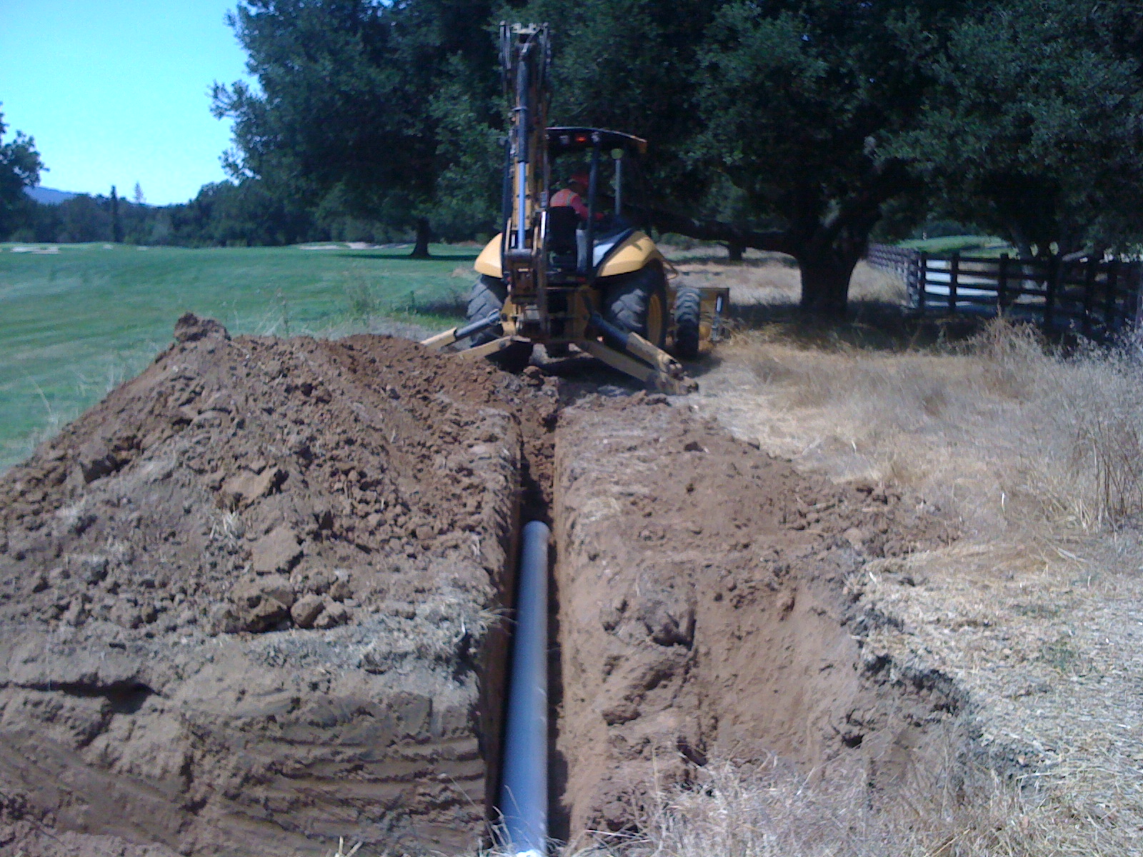 Stanford Golf Course Superintendent's Blog: New Irrigation Main for SVGTC