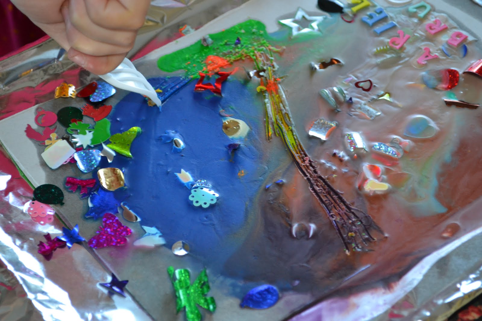 Messy Kids: Baked Crayon Mess...umm...Art