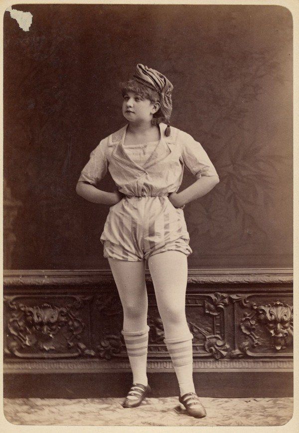 In 1900 Dancer Costumes | Fashion Photo Video Archive