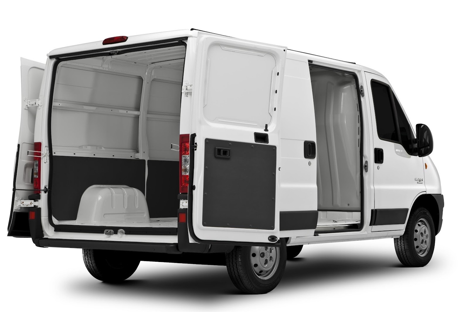 BLOG DO JORNALISTA ARNALDO MOREIRA: FURGÕES E MINI-ÔNIBUS FIAT DUCATO 2013 SURPREENDEM PELA ...