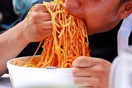 Makan Rakus Sangatlah Nikmat