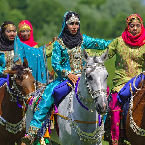 Oman's National Dress - HEARTC♡RE