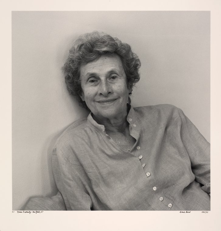 PERROS EN LA PLAYA: un poema de naomi replansky