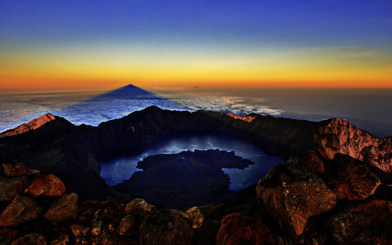 Hiking and Trekking Mount Rinjani Lombok Island Indonesia: Hiking and ...