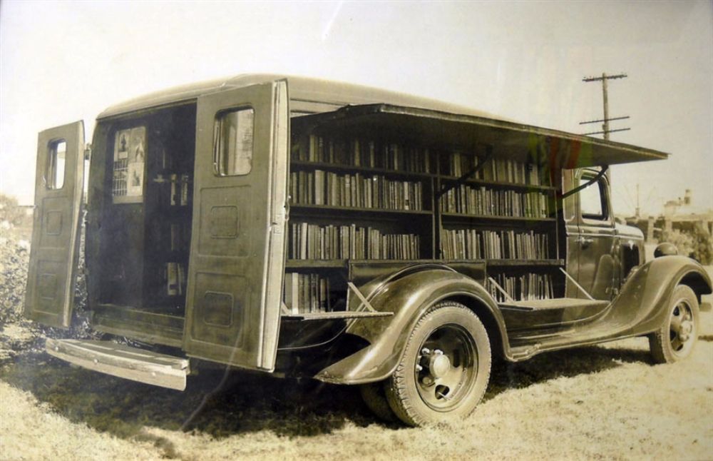 Long Before Amazon, There Were Bookmobiles! These 30 Libraries-on ...
