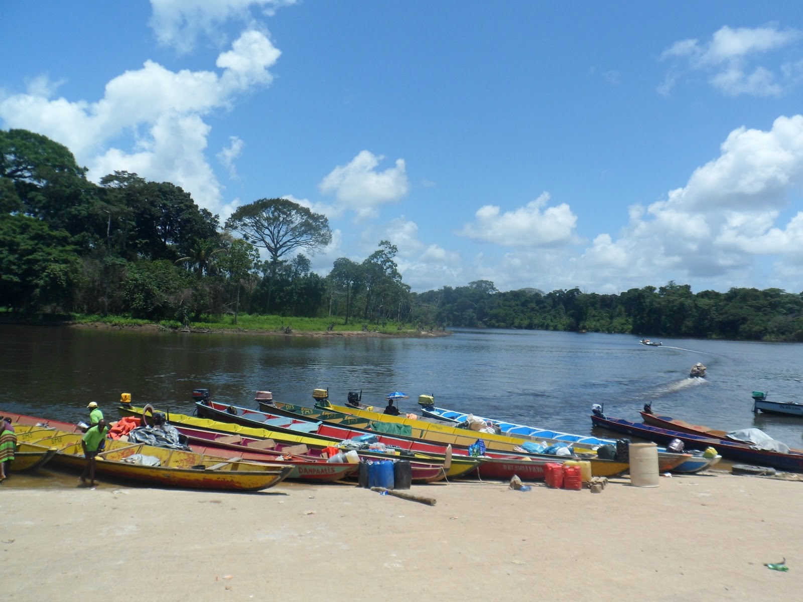 3 maanden Suriname: Menimi, 'Herinner mij'