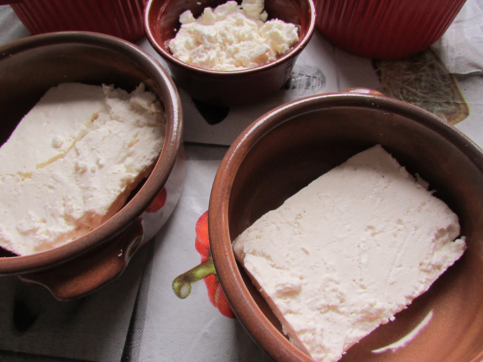 Bougiourdi, czyli feta z pomidorami zapiekana w piecu