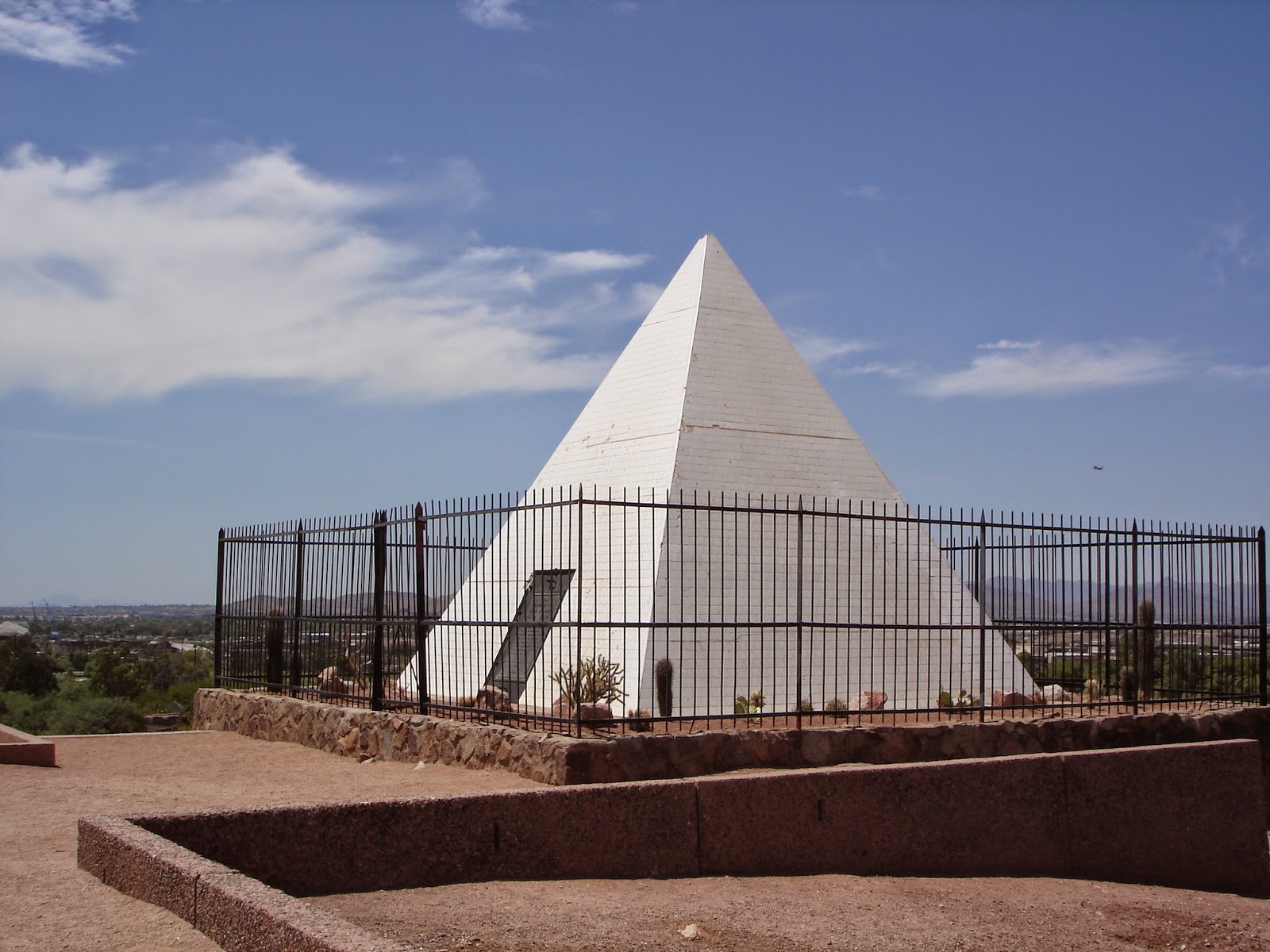Finding Arizona: That Big, White Pyramid