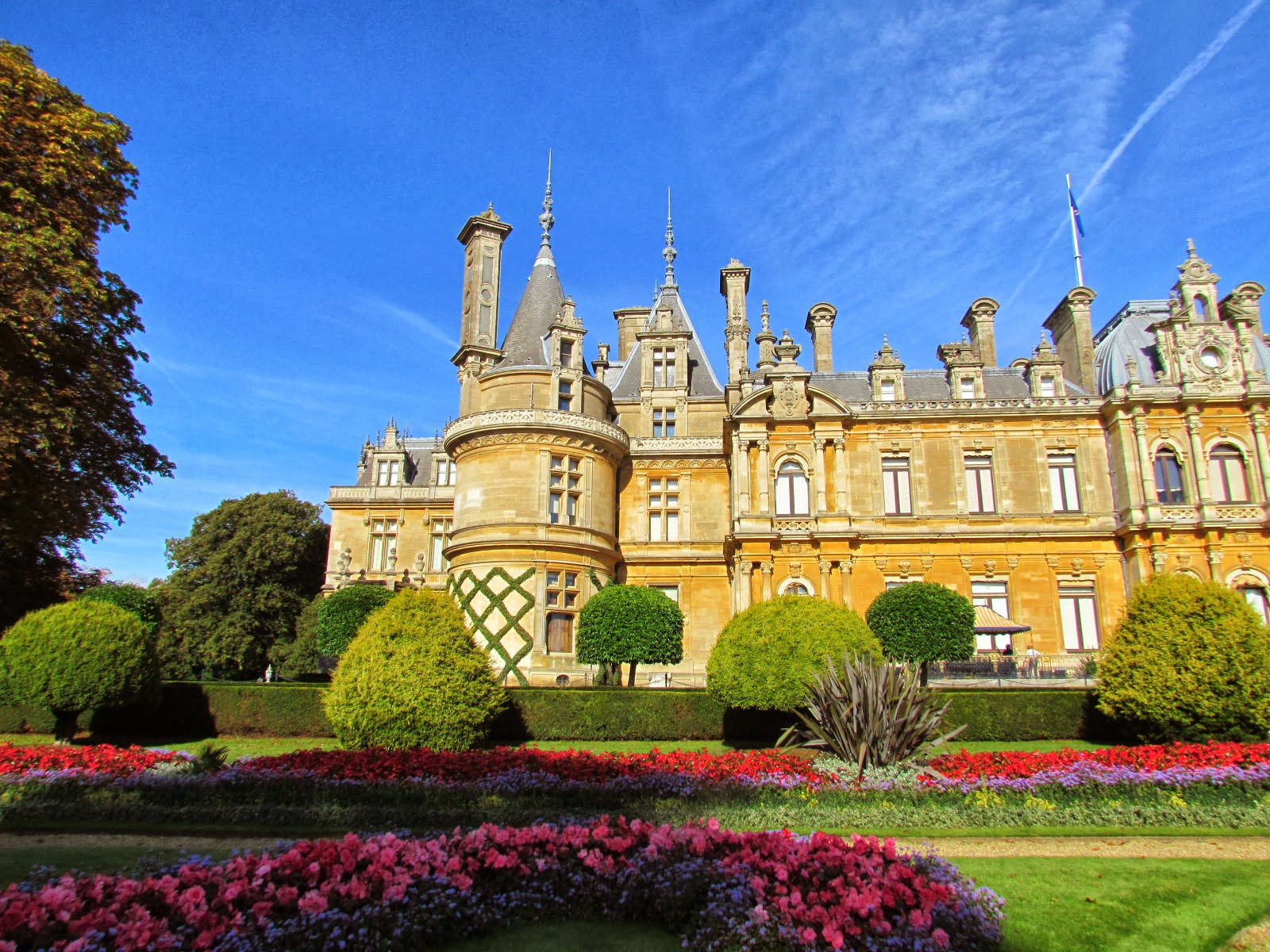 Book&aCuppa: Waddesdon Manor (gardens)