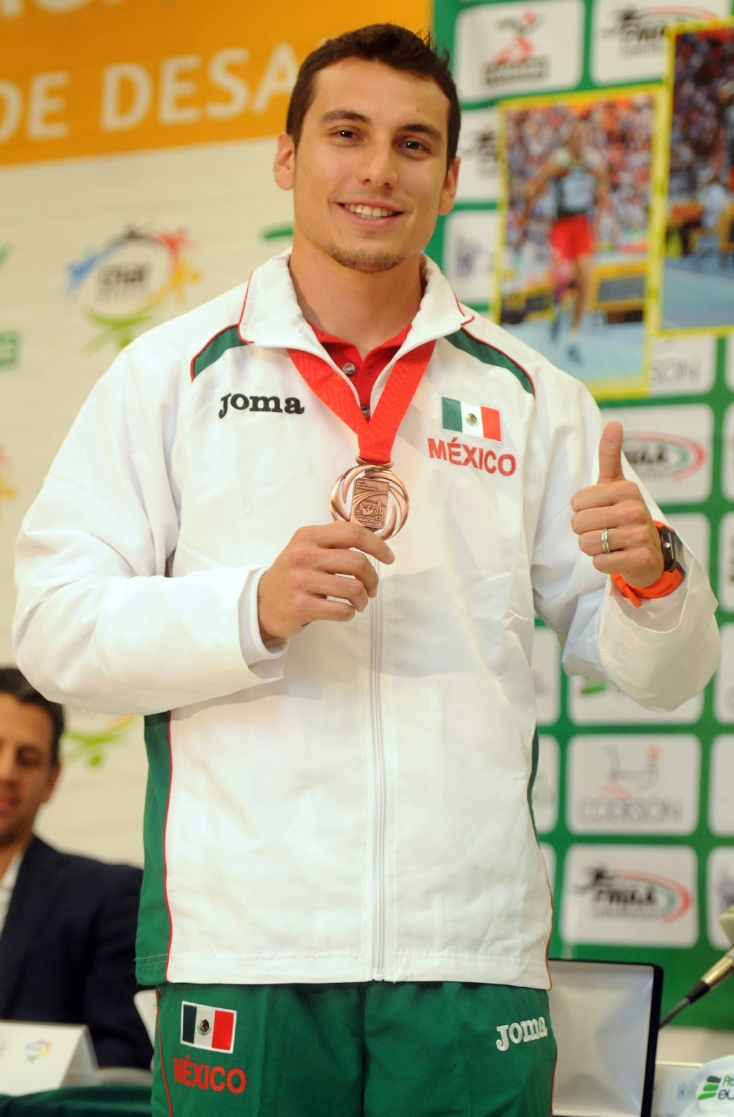 News Graphic: Conferencia de prensa con el atleta mexicano Luis Alberto ...