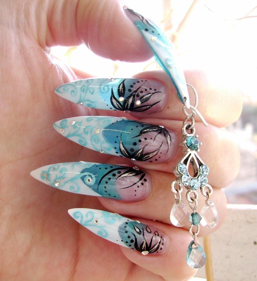 Nail art: Nail Piercing