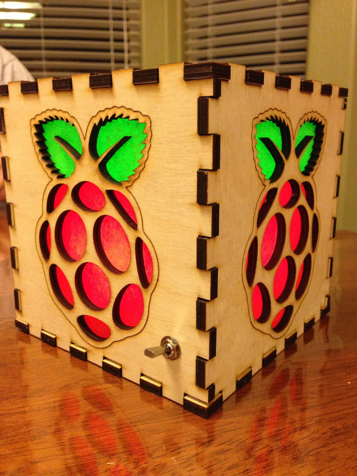 Look What Joey's Making!: Raspberry Pi Box