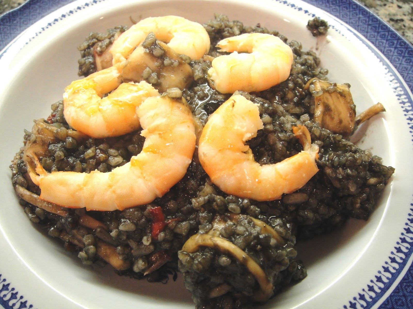 FOODYHOLIC'S Choice: CATALAN BLACK RICE WITH GARLIC SAUCE