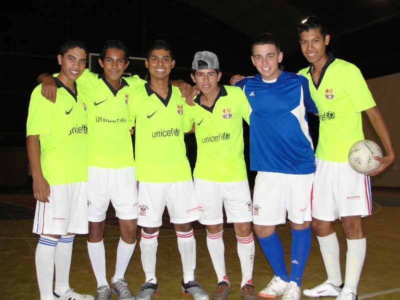 COLEGIO "GABRIEL RENE MORENO" - MONTERO: Noche Deportiva De ...