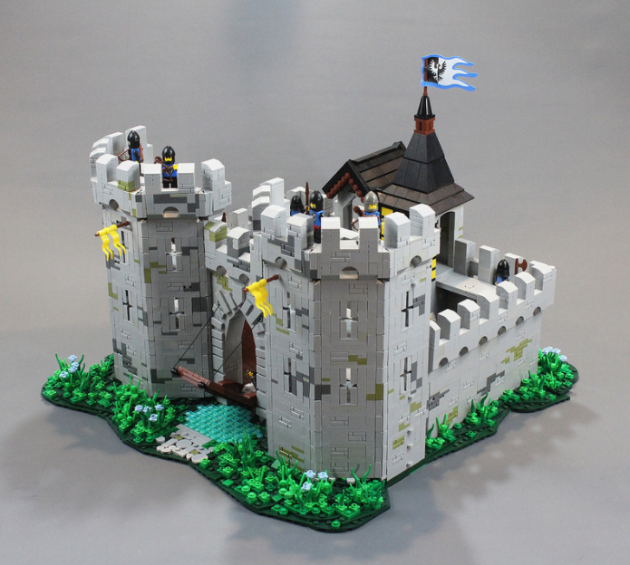AnJ's Brick Blog: Moc Monday: Black Falcon's Fortress