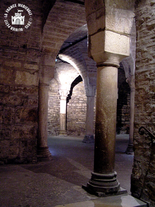 LA FRANCE MEDIEVALE: DIJON (21) - Crypte romane de la cathédrale Saint ...