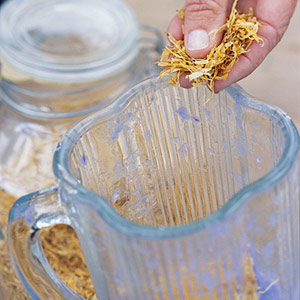 What to do with shredded paper: How to make scented paper from shredded ...