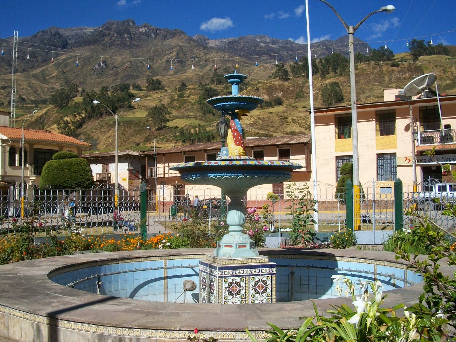 LUGARES TURÍSTICOS EN PERÚ: FOTO: PILETA DE LA PLAZA DE ARMAS DE CANTA