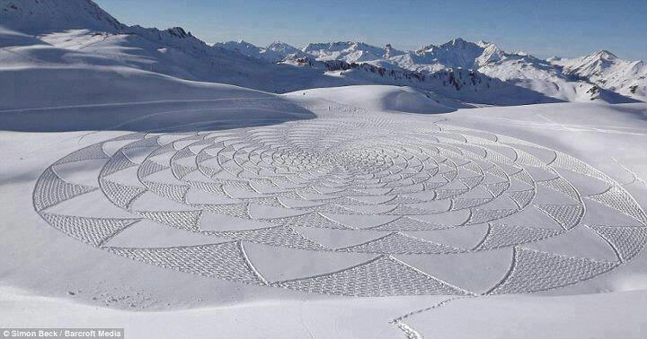 Nottingham Science Blog: The Geometric Snow Art of Simon Beck