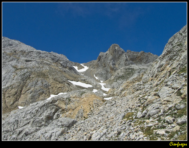 Caleyando con Cienfuegos: Collada Bonita por el Valle de las Moñetas