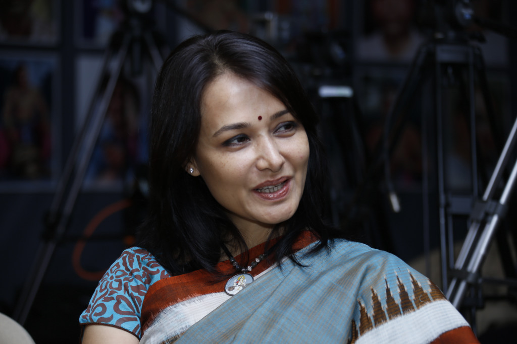 Amala Latest Stills - Your Time Pass Dot Entertainment Blog