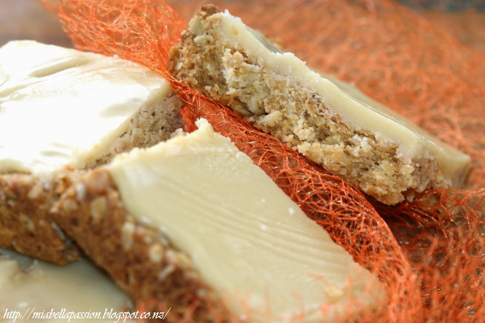 Quick & Easy Ginger Oat Slice...