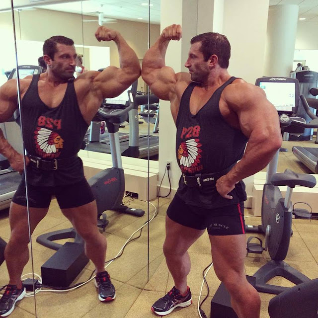 Muscle Lover: American IFBB Pro bodybuilder Brian Yersky