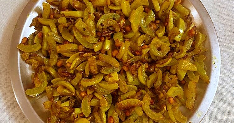 Shanthi Krishnakumar's cook book: SNAKEGOURD FRY