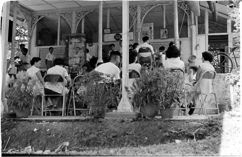 45 Black and White Snapshots That Capture Everyday Life of Singapore in ...