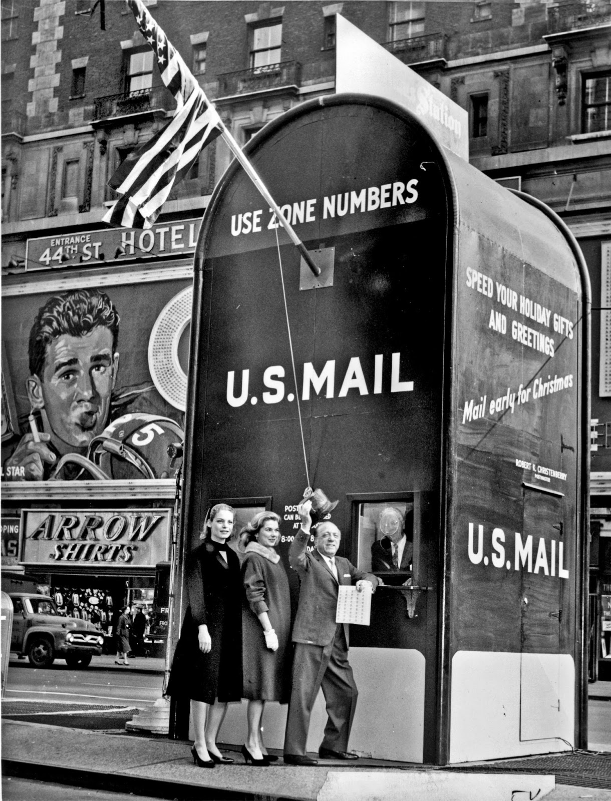 Times Square 1943, Smoking camel sign