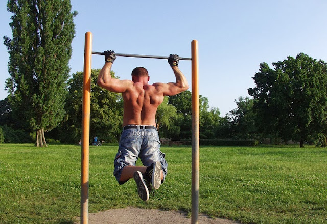 Kalistenika coraz bardziej popularna - zza rogu