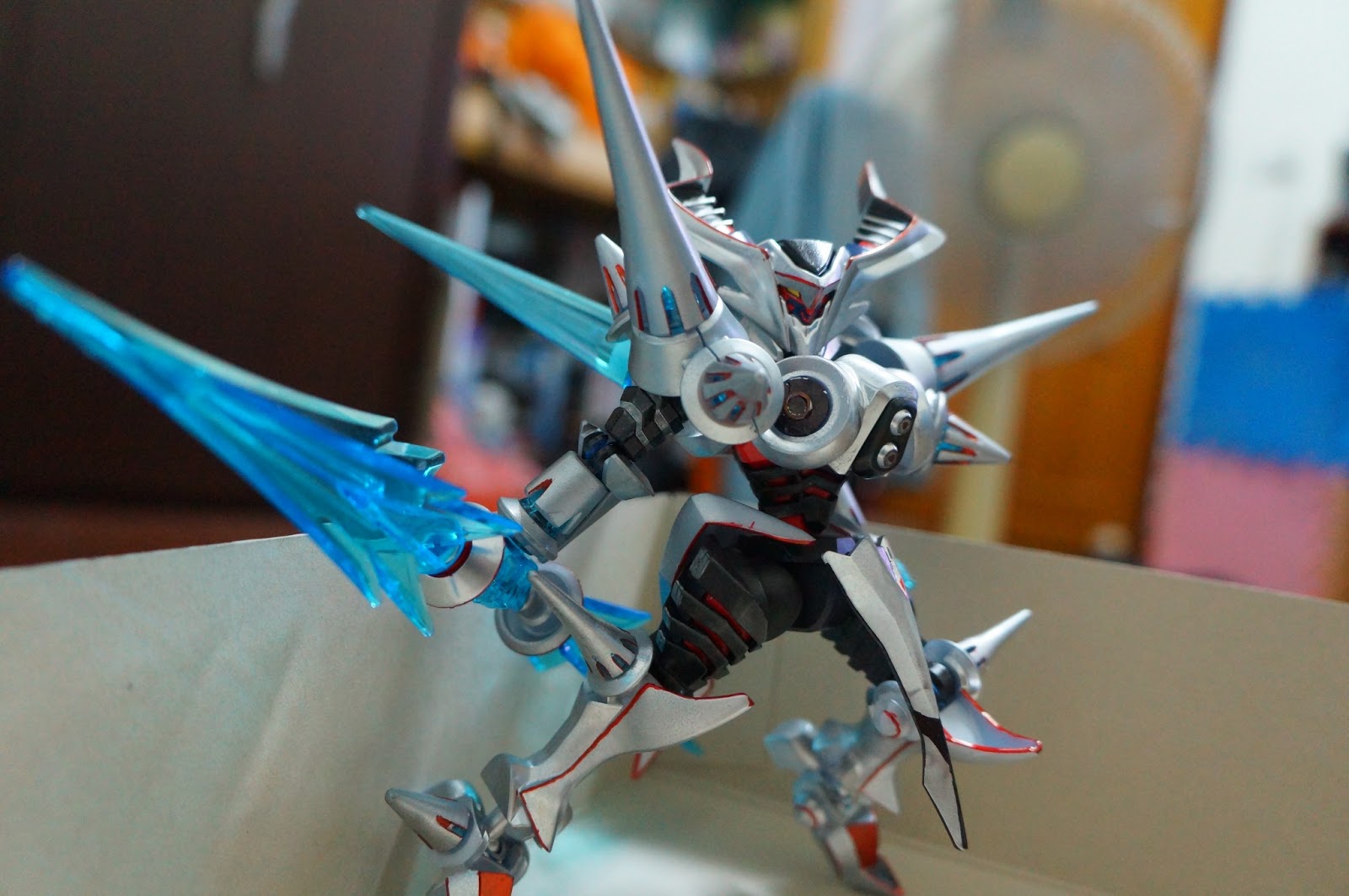 玩具堆: 紙箱戰機 LBX-033 宙斯 Zeus