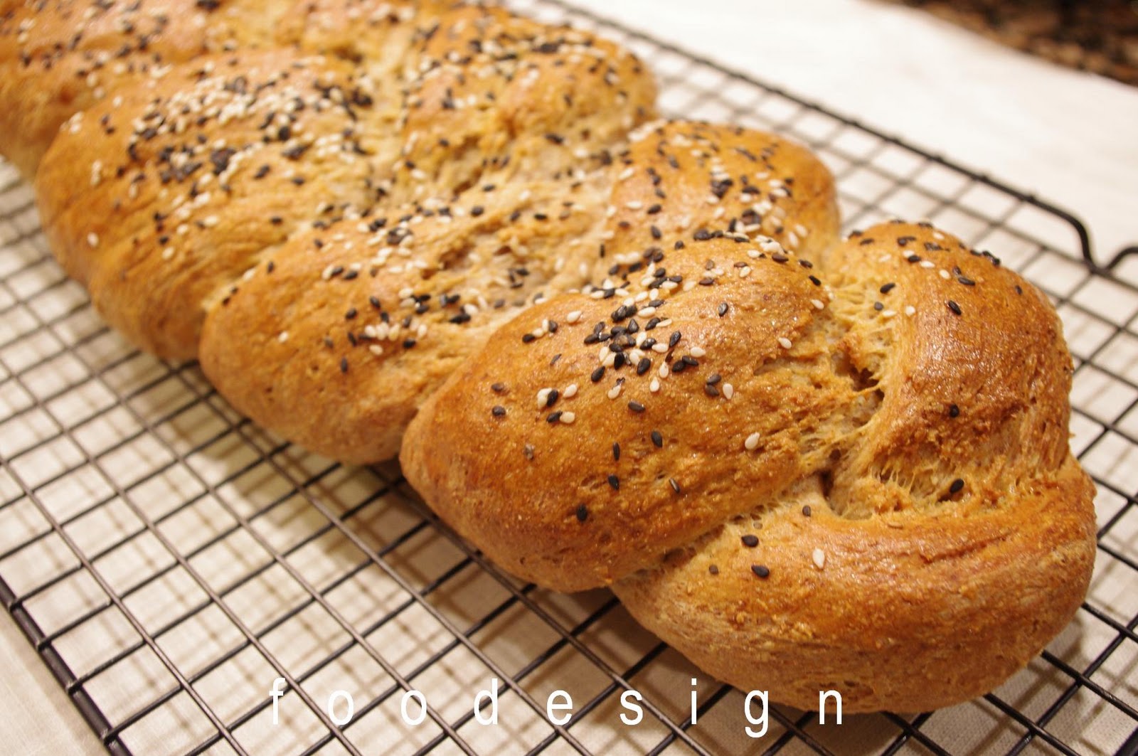 foodesign: whole wheat braided bread with milled flax seed