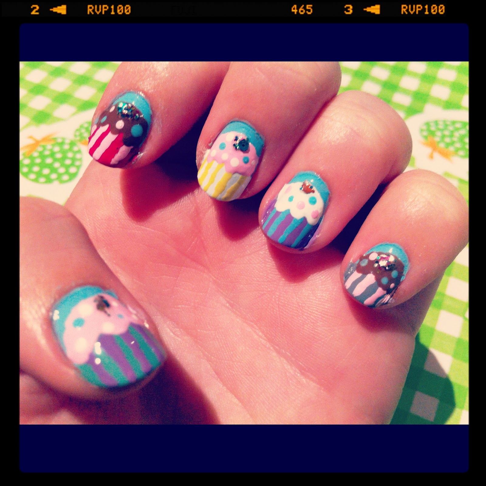 Yakatey Yak: Cupcake nails