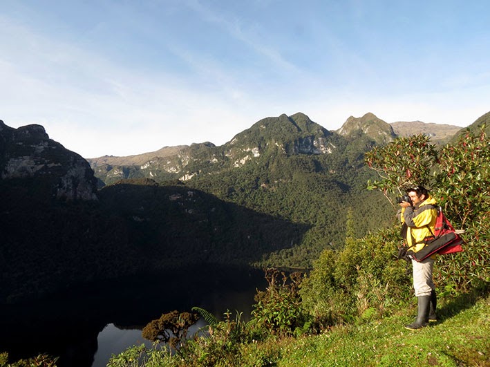 La Laguna de los Cóndores y sus Mausoleos: Joyas Escondidas en el ...