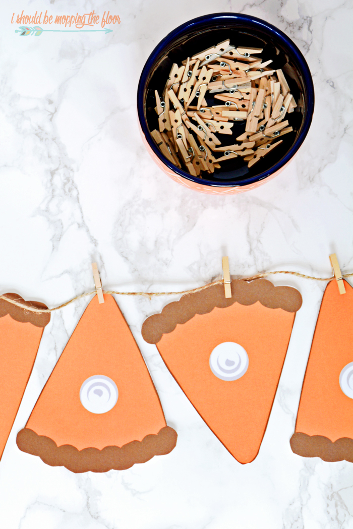Free Printable Pumpkin Pie Banner | i should be mopping the floor