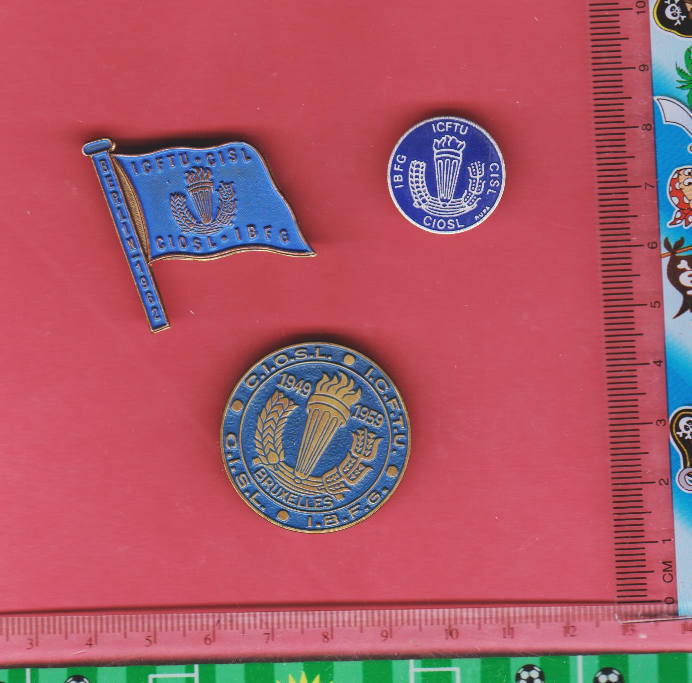 Hoonaloon !: Badges - International Confederation of Free Trade Unions